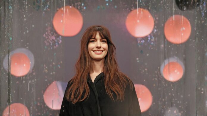 Anne Hathaway diz que "Águas de Março" foi a música que mais ouviu em ...