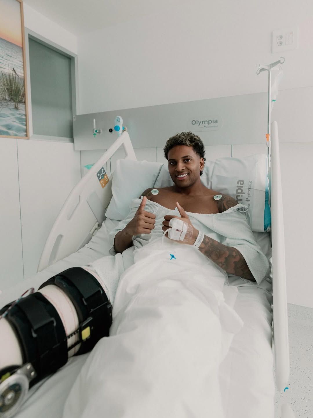 "Nasce um novo Rodrygo", diz atacante após cirurgia no joelho | TMC