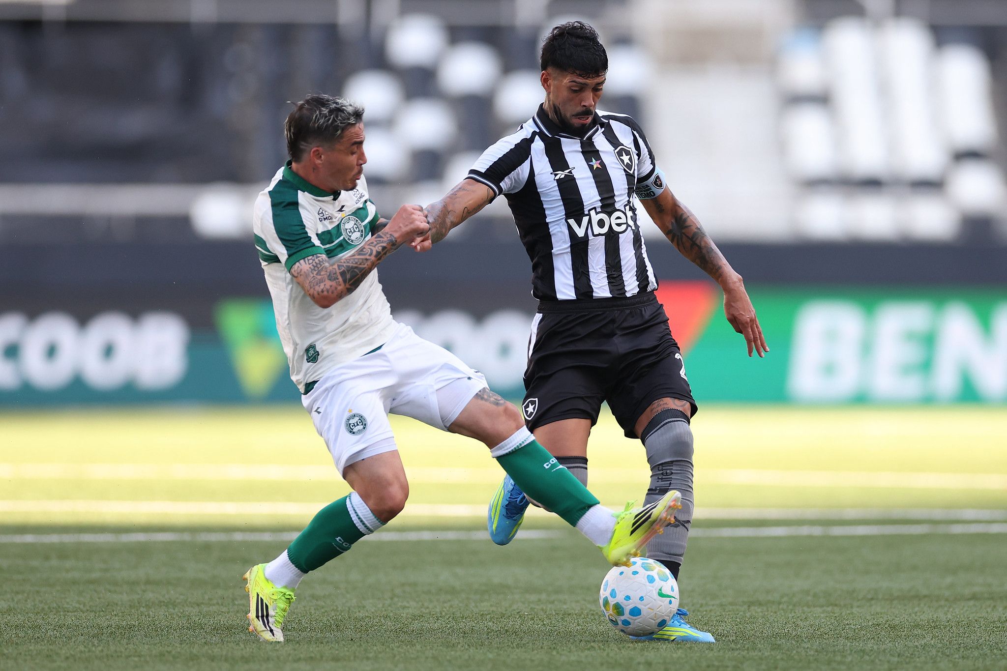 Botafogo empata em 2 a 2 com Coritiba no Nilton Santos pelo Brasileirão ...