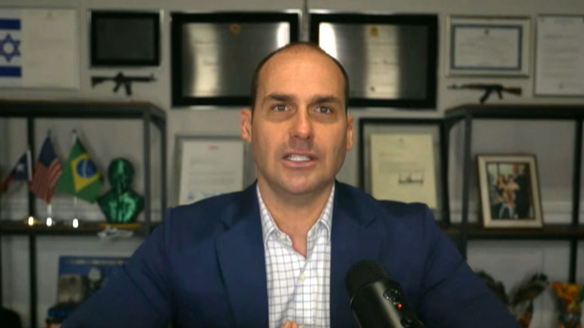 Eduardo Bolsonaro nega ser produtor de filme sobre o pai | TMC