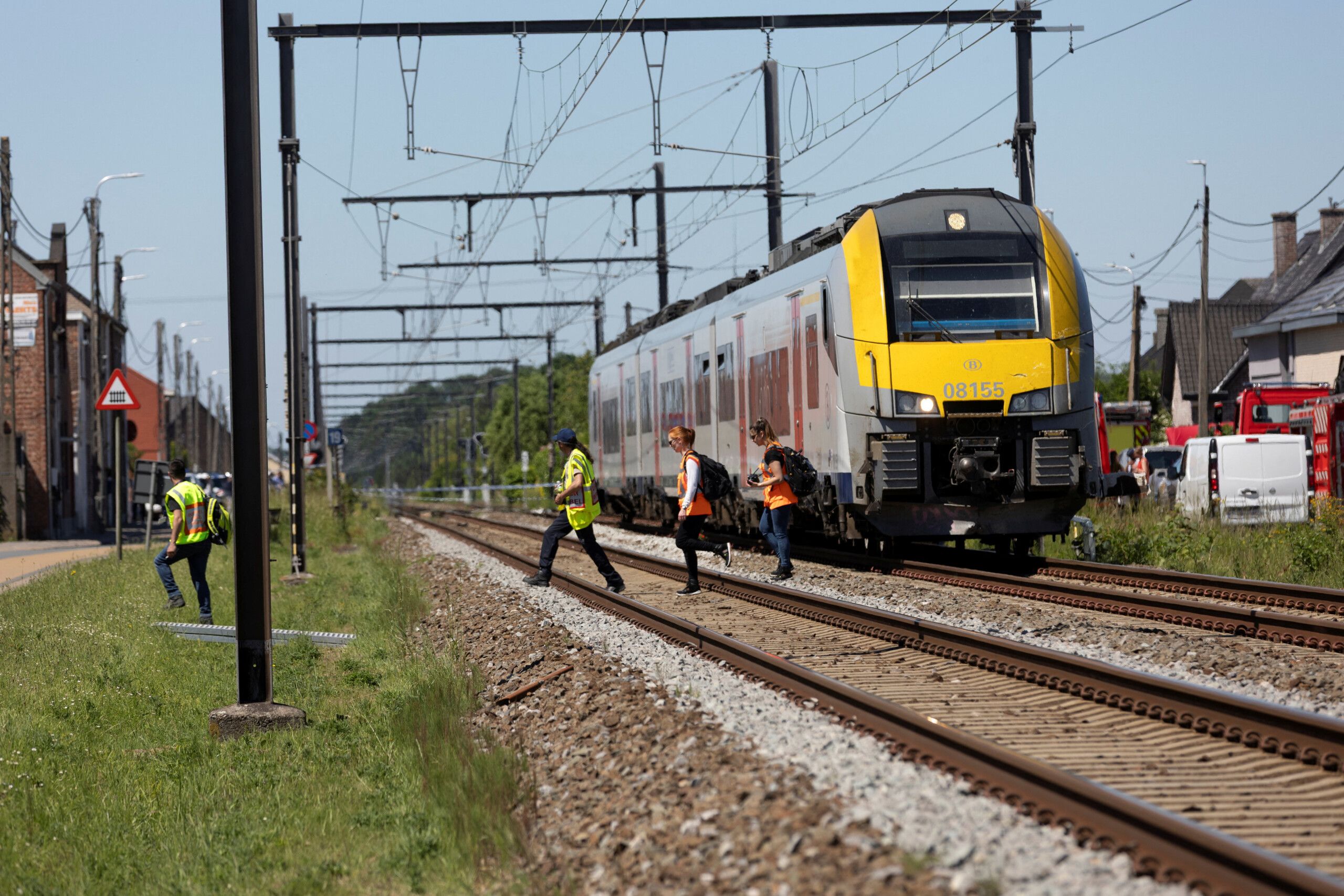Colisão de trem com ônibus escolar deixa 4 mortos na Bélgica | TMC