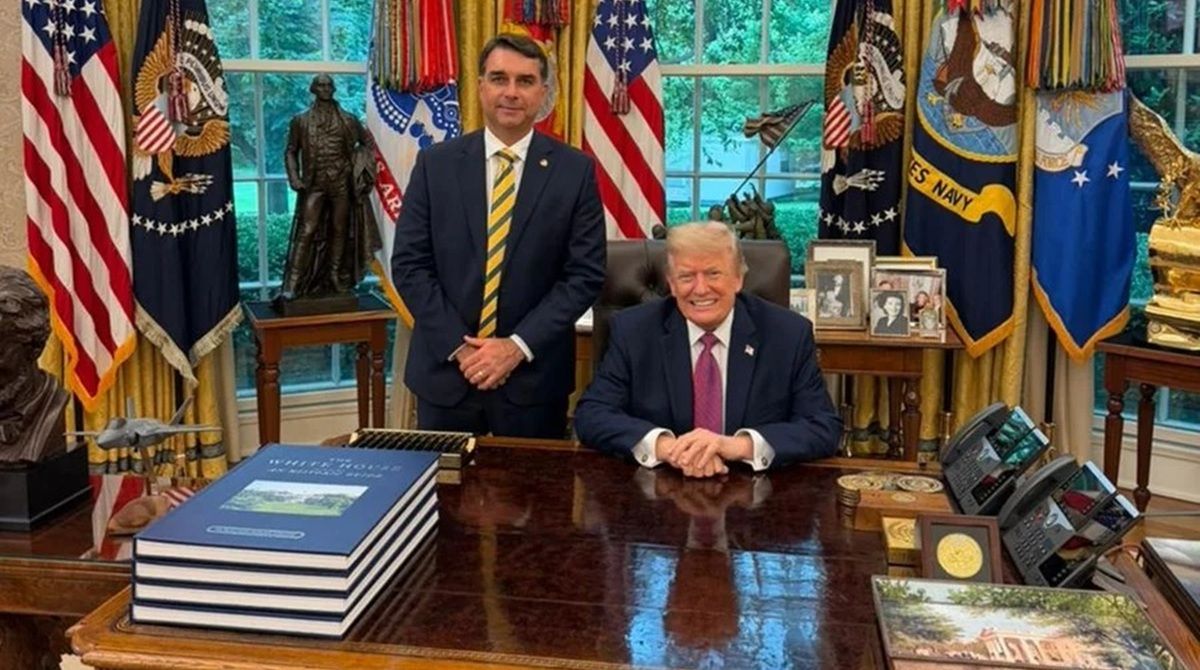 Flávio Bolsonaro se reúne com Trump na Casa Branca | TMC