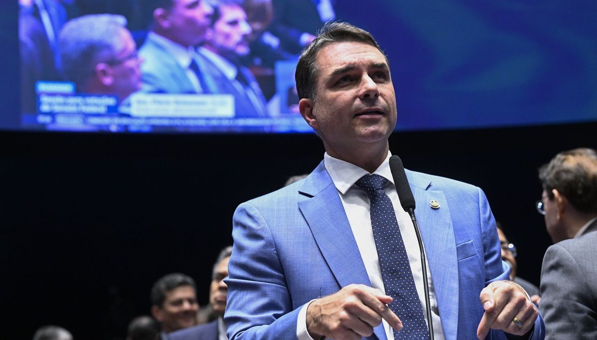 Flávio Bolsonaro aciona STF contra Lula por fala sobre "forca para ...